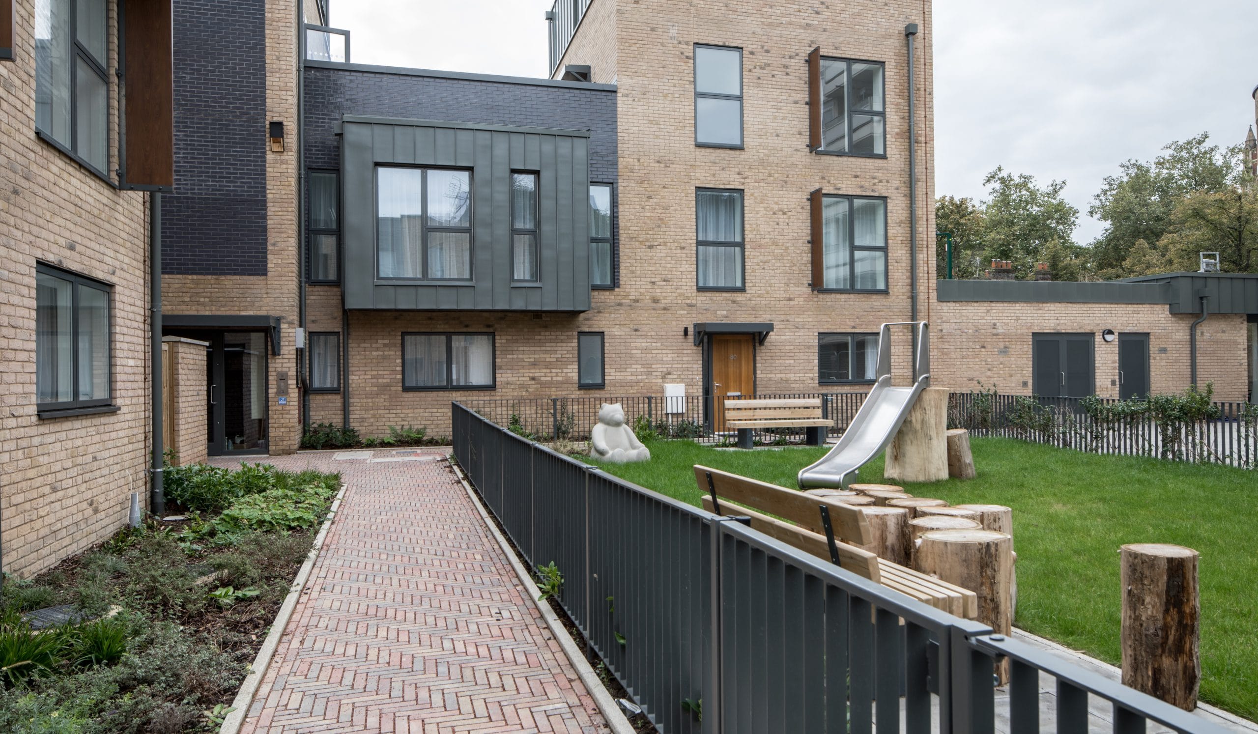 DIXON CLARK COURT - Jack Arnold UK