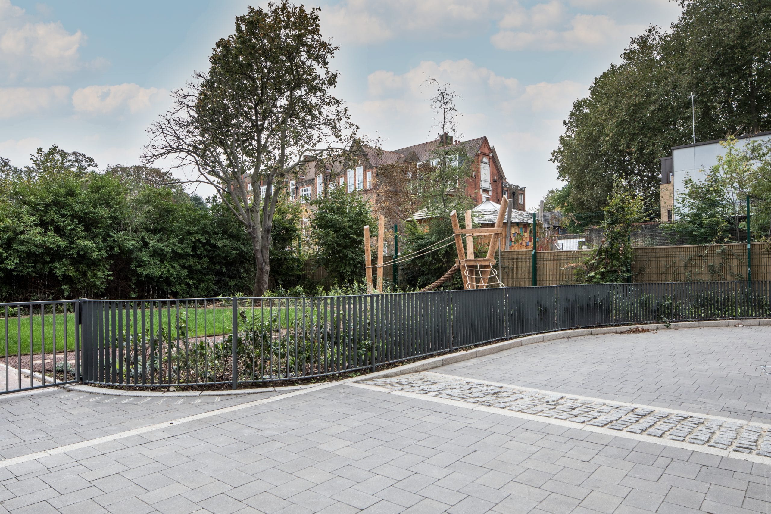 DIXON CLARK COURT - Jack Arnold UK